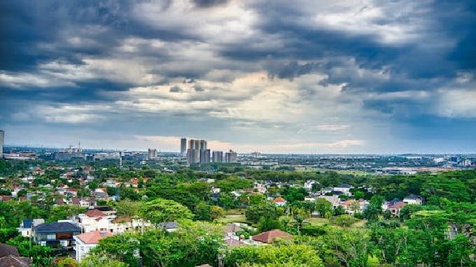 Why is Shahapur a popular investment destination in Thane?