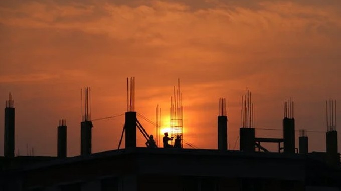 Delhi Air Quality Decline: Impact on Construction & Transportation