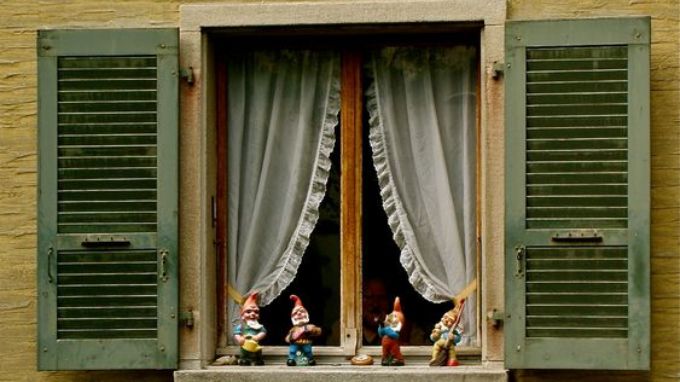 30+ Antique Window Design Ideas For Adding Regal Look To Your Home