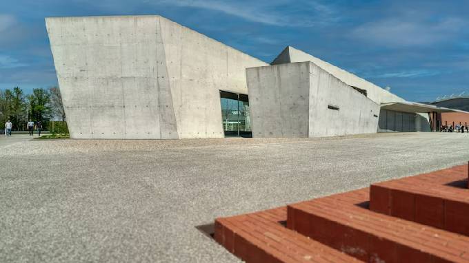 Cantilever beams: Uses, advantages & disadvantages in buildings