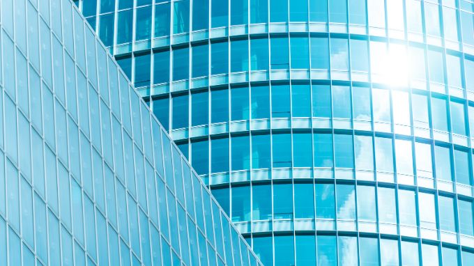 Plexiglass vs glass panes for windows: Pros & Cons & More