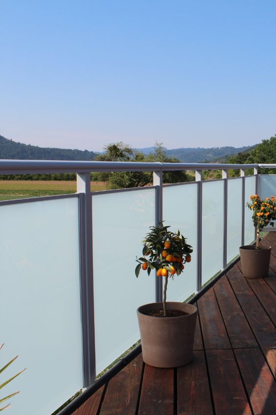 20+ Glass Railing Design Ideas For Your Balcony, Staircase, Roof
