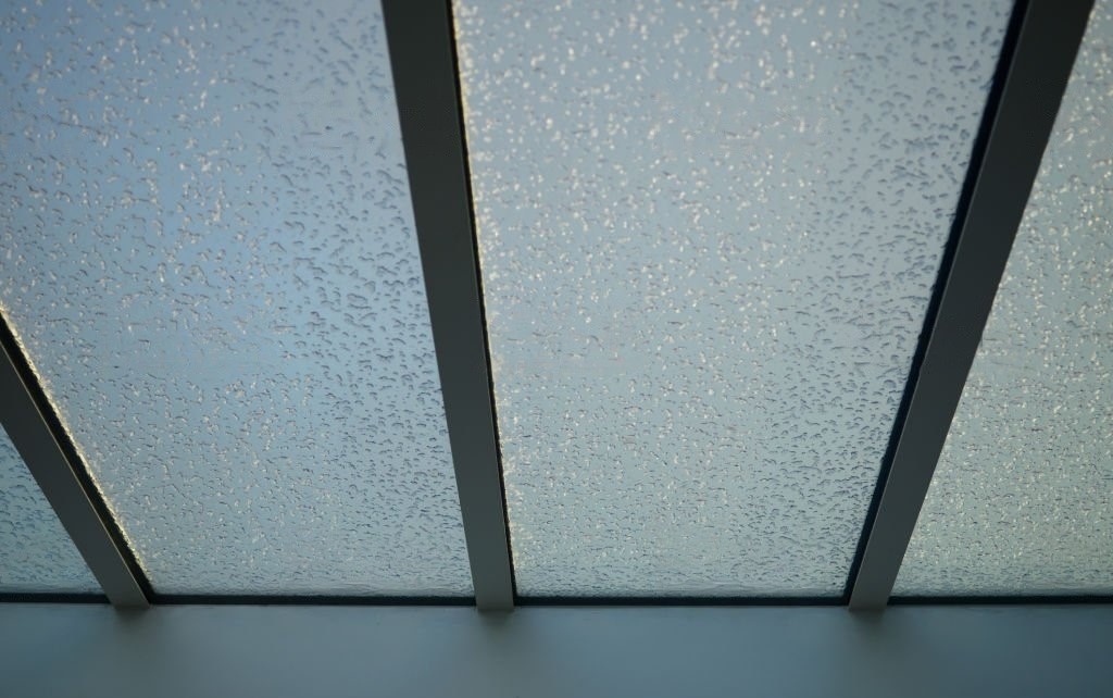 30+ Modern Glass Ceiling Designs: Ideas for Bedroom, Bathroom